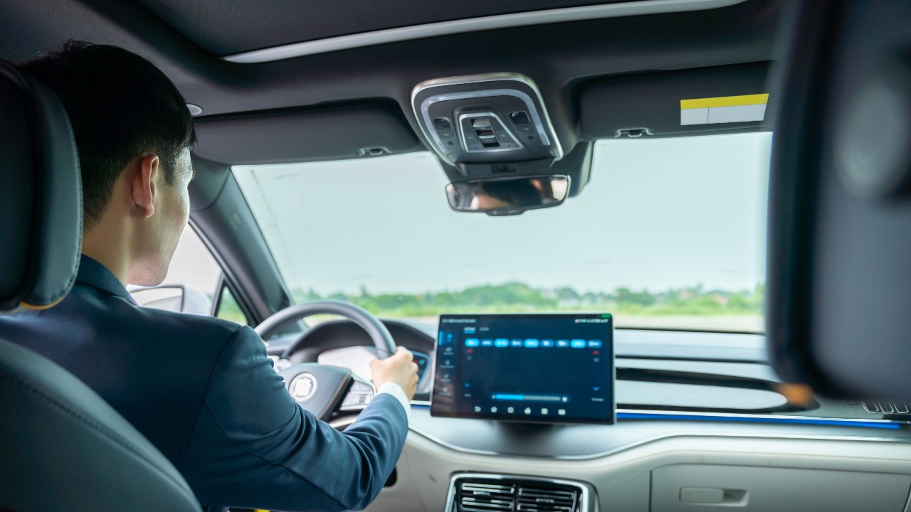 Do I need a special license to drive an EV? | Electric Vehicles | Hertz ...