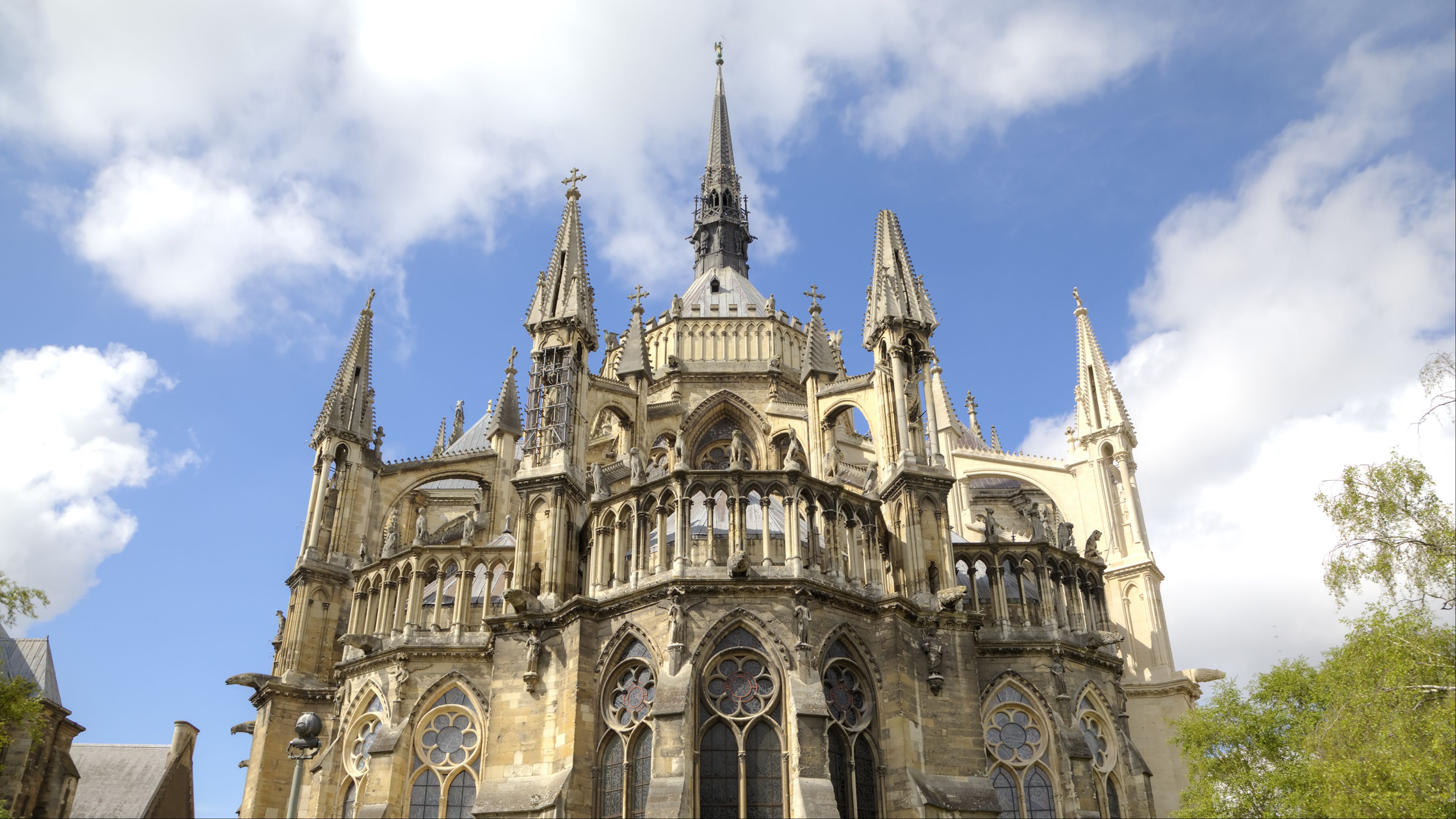 Top 10 Gothic Churches in Europe | Hertz